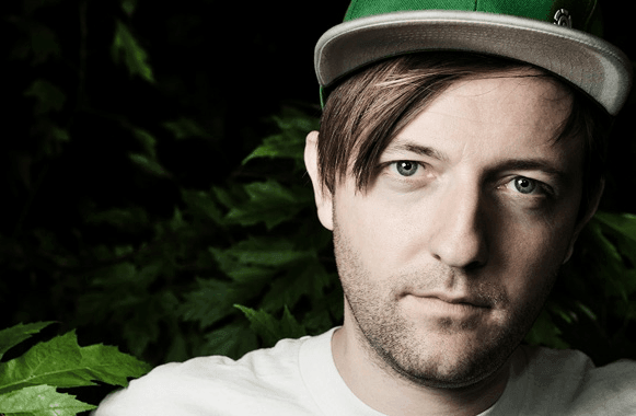 Andrew Maxwell Biography: Net Worth, Wife, Family, Height, Age, Career ...