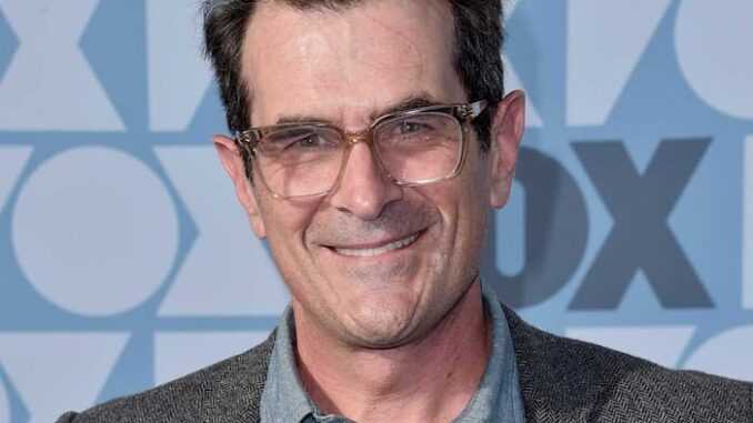 Ty Burrell Bio, Age, Young, Height, Daughters, Modern Family, Sarah ...