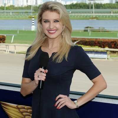 Acacia Courtney Bio, Age, Family, Boyfriend, Height, Net Worth, Salary 2024