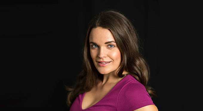 Laura Winter Biography: Age, Height, Husband, Career, Salary & (BT ...