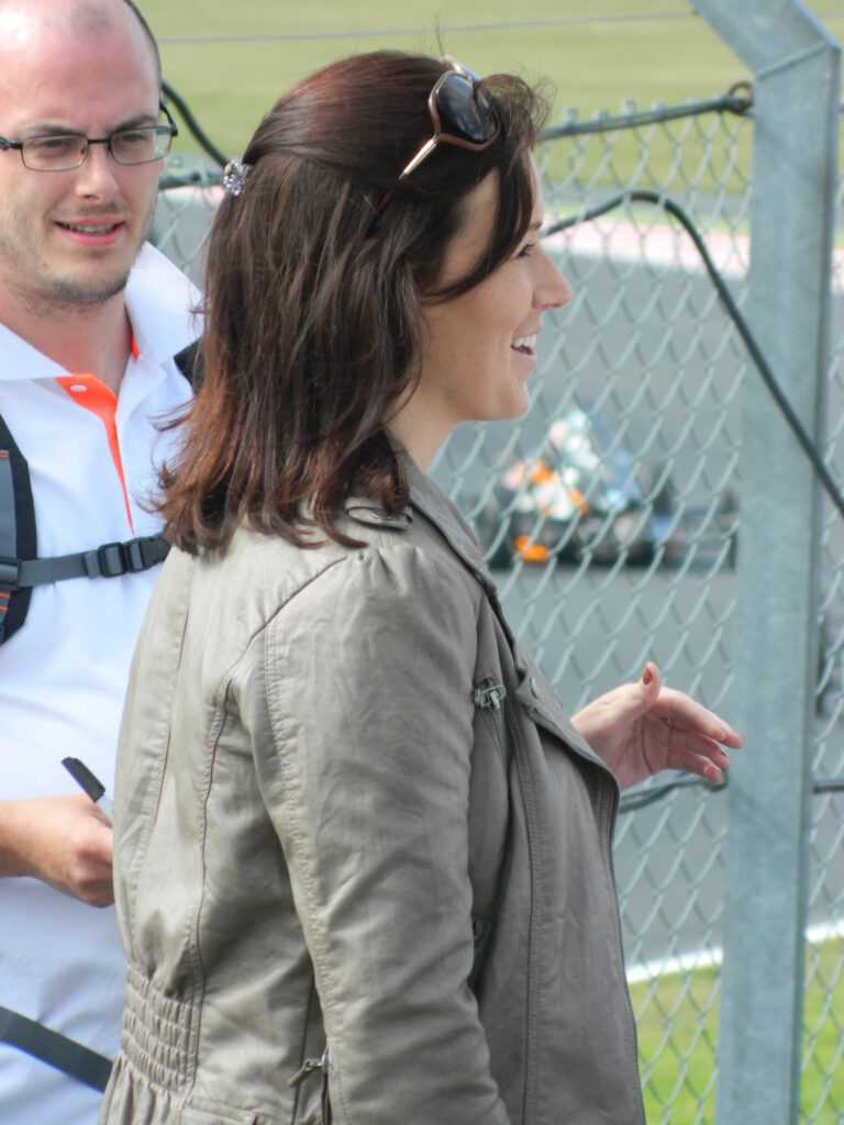 Lee McKenzie Bio, Age, Height, Husband, Salary, Net Worth, F1 News in 2025